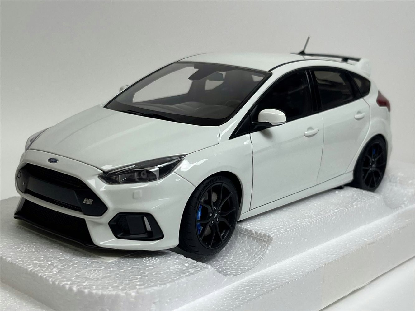 Auto Art Ford Focus RS 2016 Frozen White 1:18 Scale | Rackhams