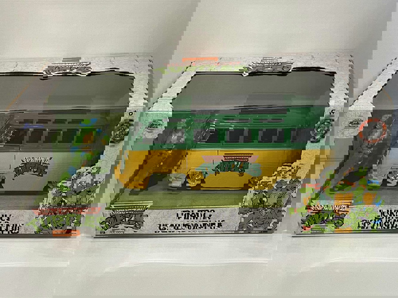 Jada TMNT 1962 VW Bus T1 with Leonardo Figure 1:24 | Rackhams